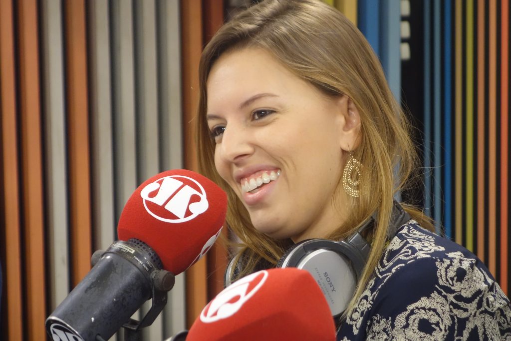 Ruth Manus: “homens ainda esperam mulheres de 50 anos atrás” | Jovem Pan