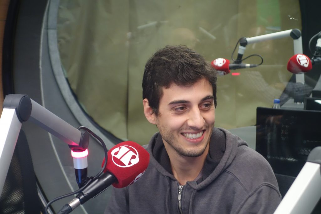 Rapper Fábio Brazza alfineta Vampeta e faz rimas com rodada do fim de ...