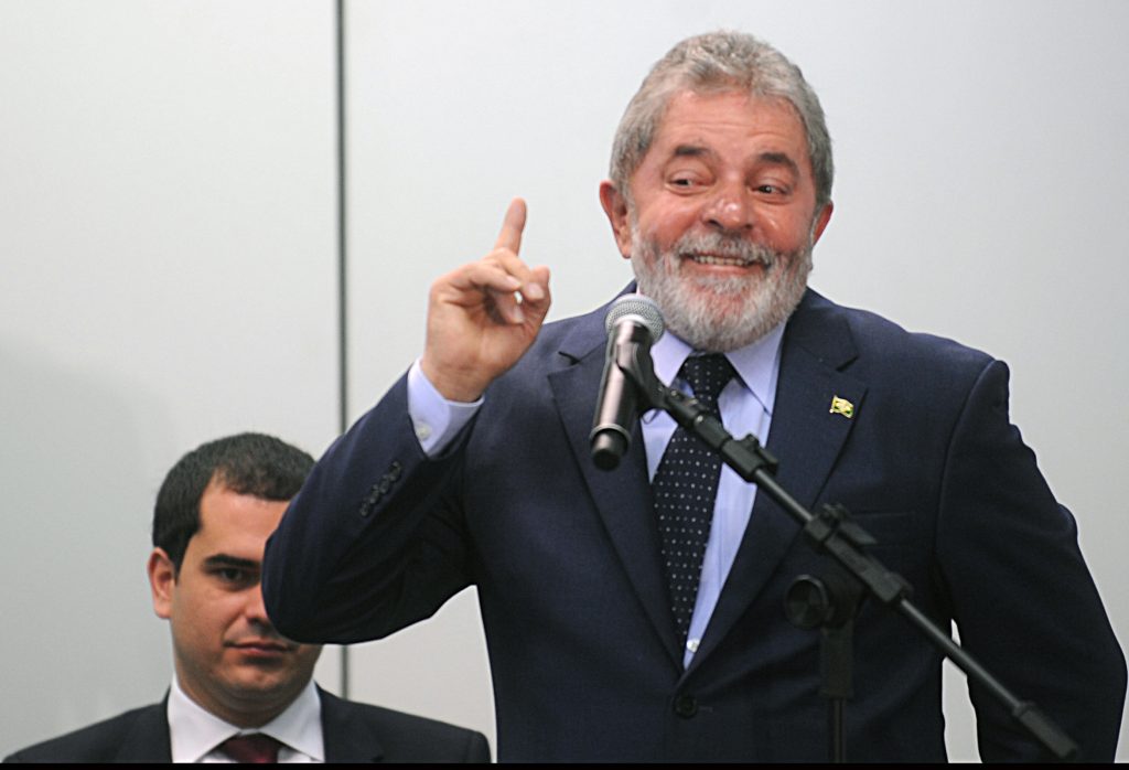 Lula, o mais honesto do mundo, deveria é erguer as mãos para o céu ...