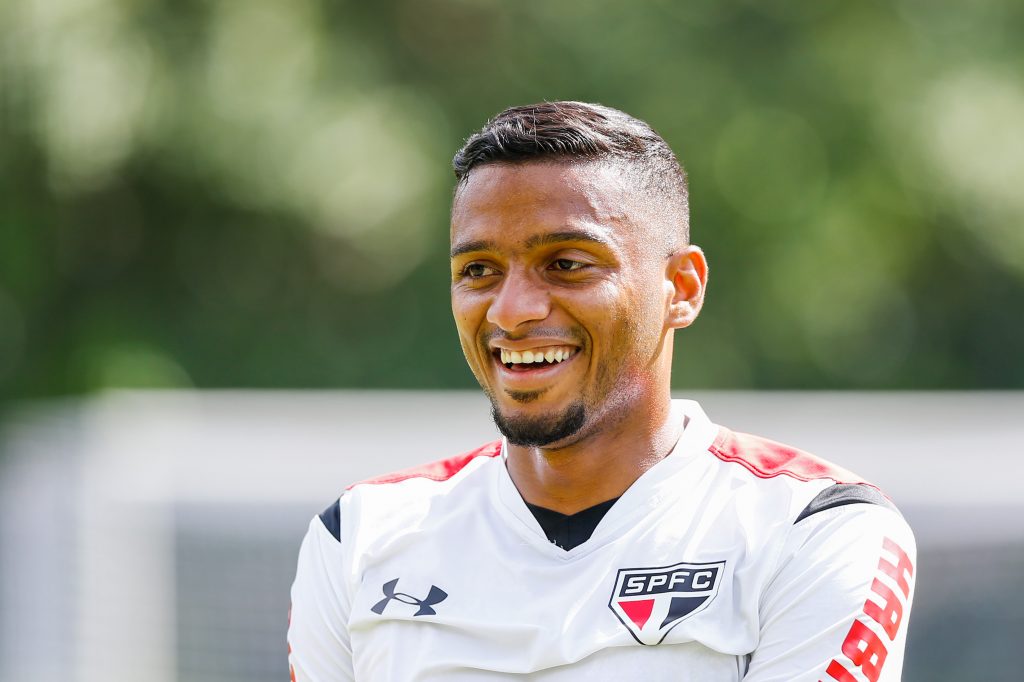 Sem espaço no São Paulo, lateral Reinaldo será emprestado à Ponte Preta ...