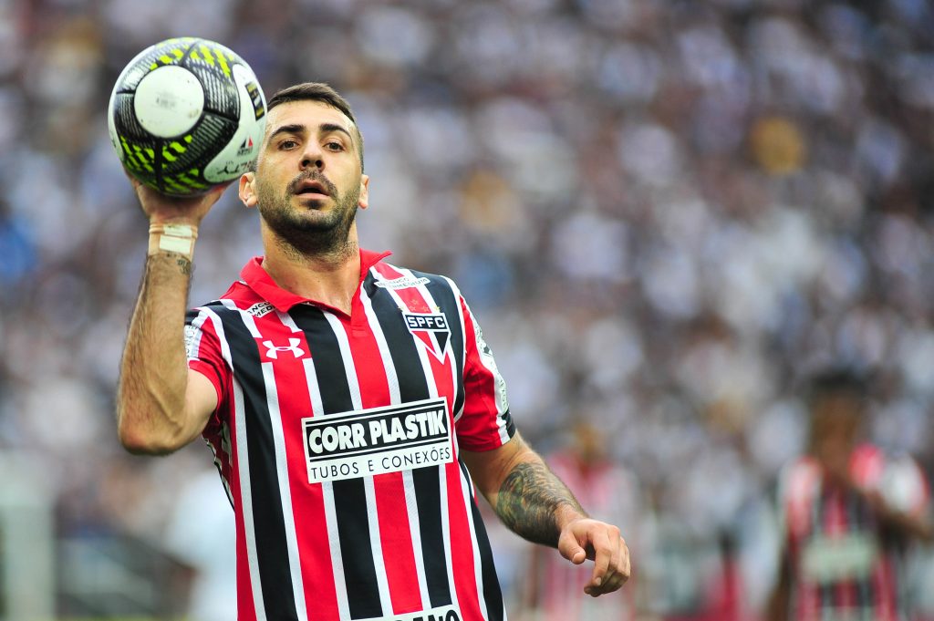 Lucas Pratto admite toque em lance decisivo do clássico e critica ...