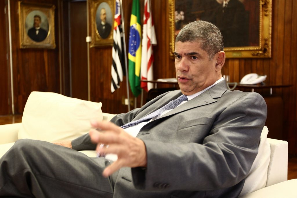 Prefeito em exercício de SP, Milton Leite evita polêmica em evento ...