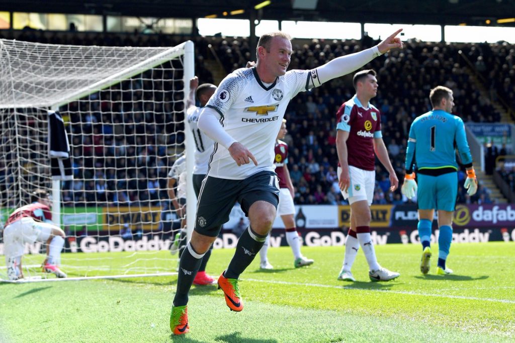 Com gol de Rooney, United vence Burnley e sonha com vaga na Liga ...