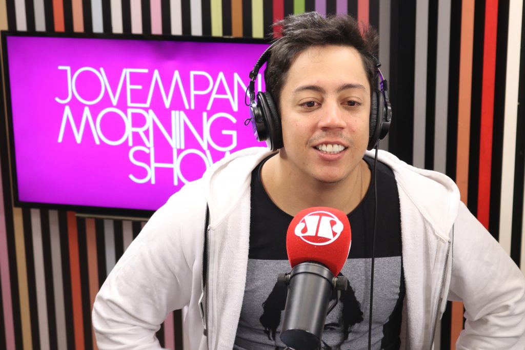 Como é ir na balada com Caio Castro? Renato Albani conta! | Jovem Pan