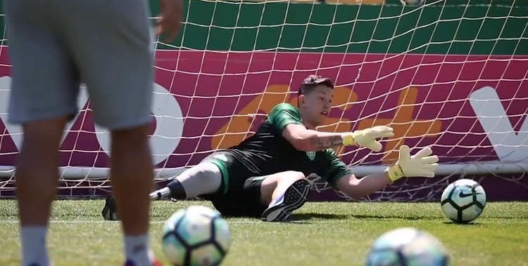 Jackson Follmann faz primeiro treino com bola depois da tragédia ...