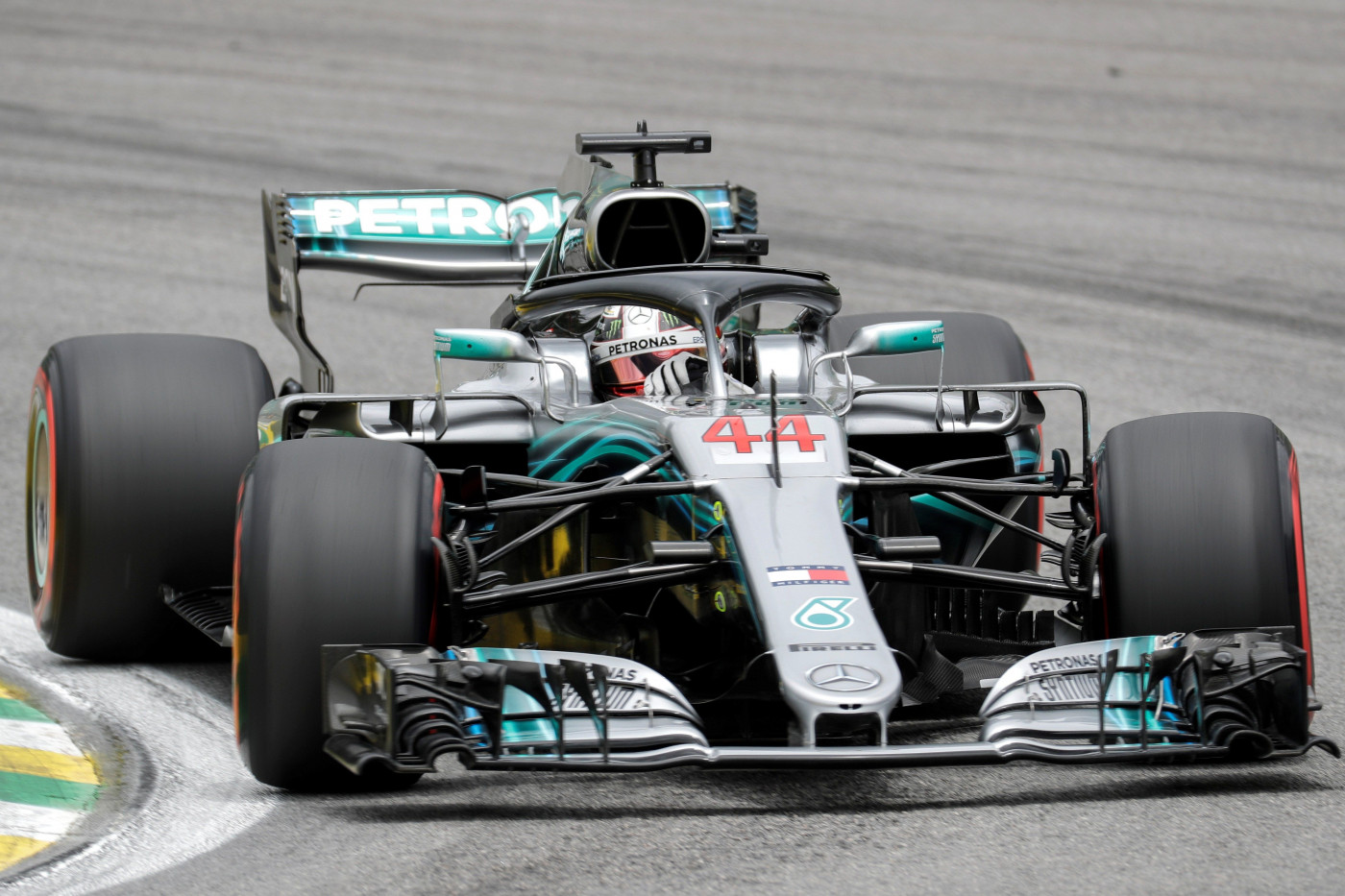 Lewis Hamilton quebra recorde de Interlagos e fatura a pole do GP do ...