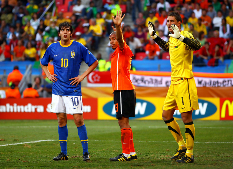 Há 10 anos, Brasil levava virada da Holanda e se despedia da Copa do ...