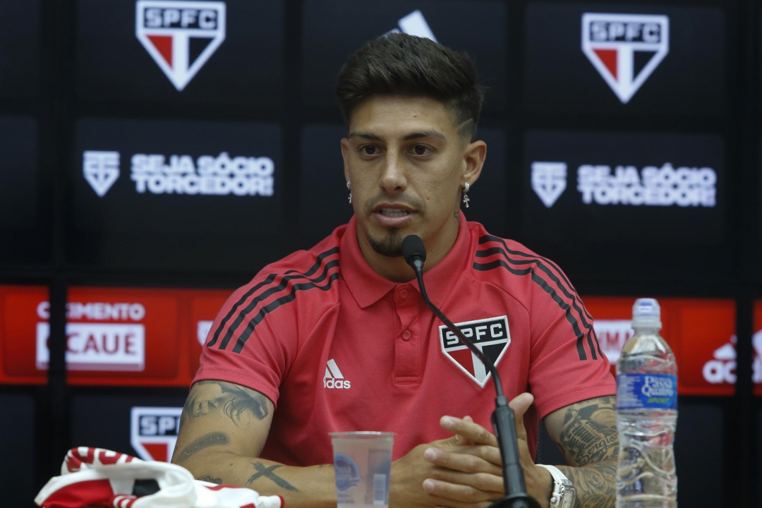 Apresentado, Rigoni ganha a camisa 77 e detalha como pode atuar no São ...