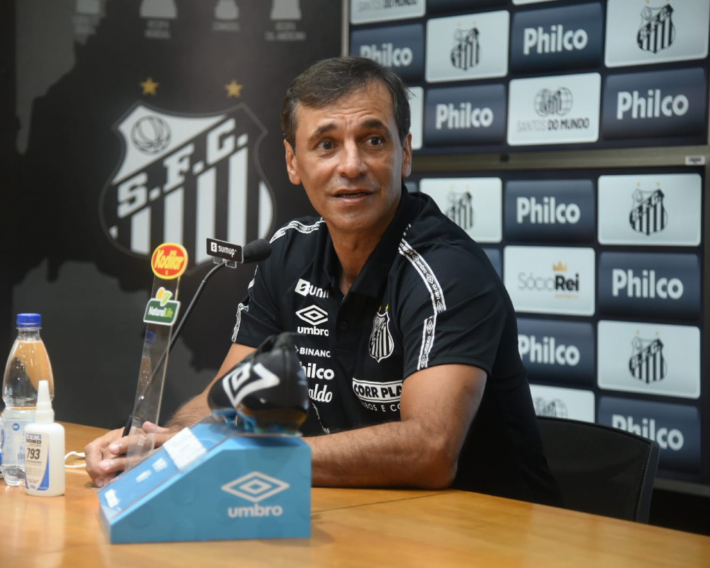 Santos demite Fabián Bustos após eliminação na Sul-Americana; Edu ... Santos demite Fabián Bustos após eliminação na Sul-Americana; Edu ...