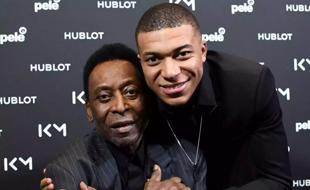 Pelé agradece a Mbappé por orações e dá recado: ‘Feliz em ver você ...