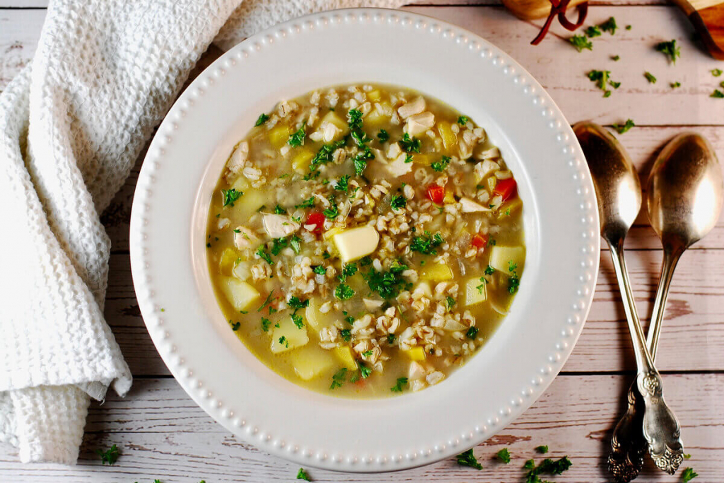 7 receitas de sopas leves para manter a dieta nos dias frios | Jovem Pan