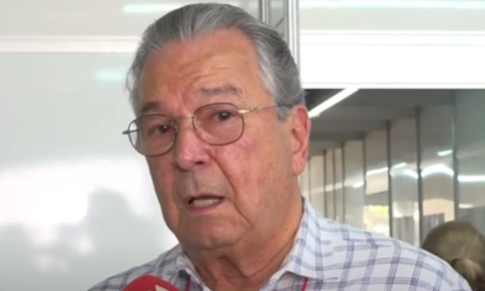 Jason Momoa pedala nu durante tour pela sua academia; assista – Jovem ...