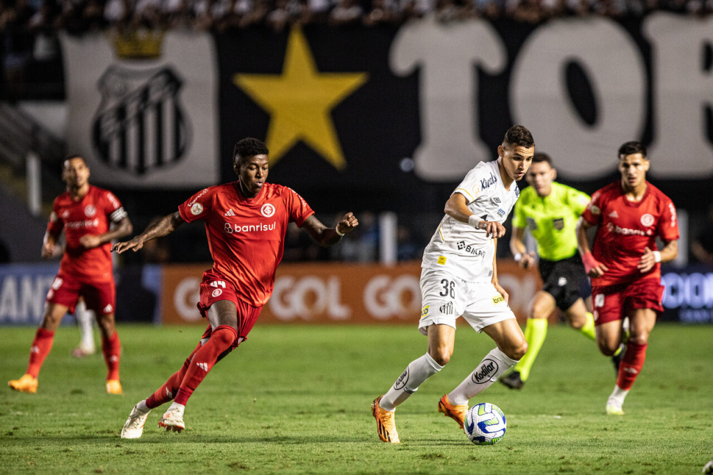 Campeonato Brasileiro Santos E Internacional Empatam Por 1 A 1 Na Vila