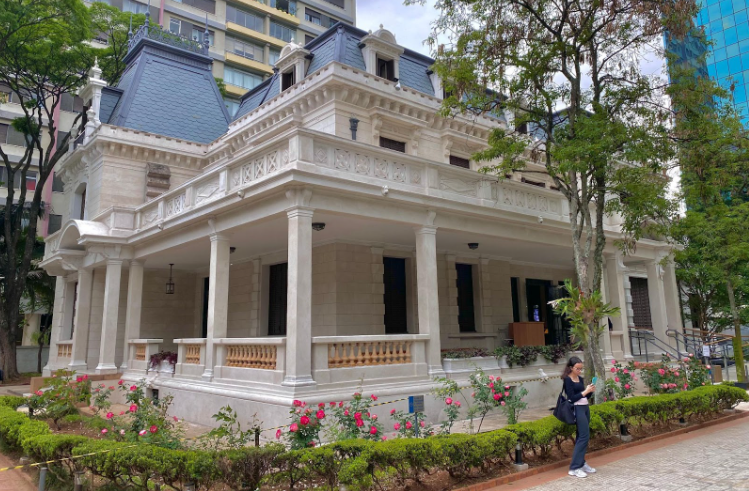 Suspiro poético e literário de São Paulo, Casa das Rosas reabre para o ...