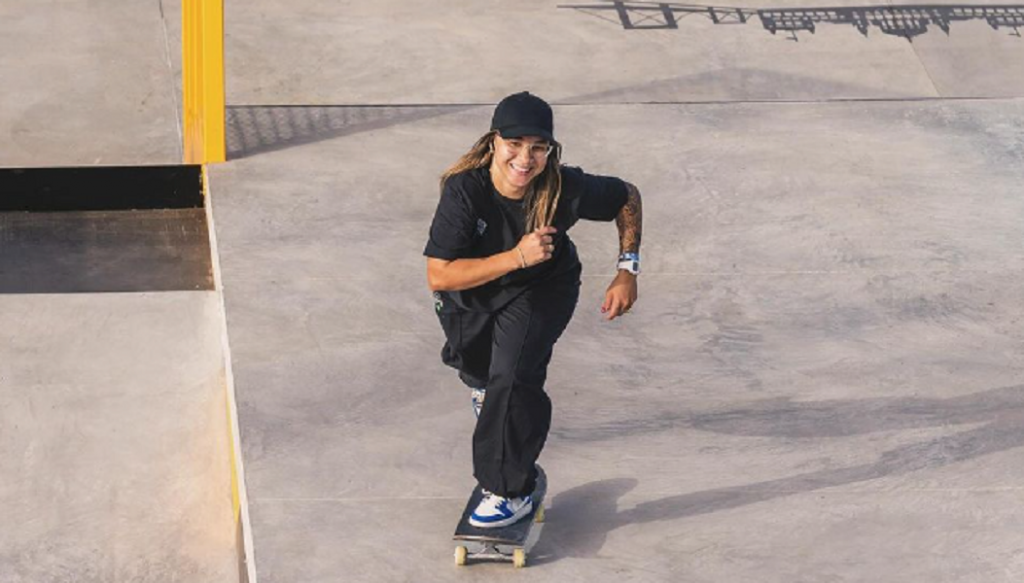Três brasileiras avançam às quartas do Mundial de Skate; Rayssa já ...