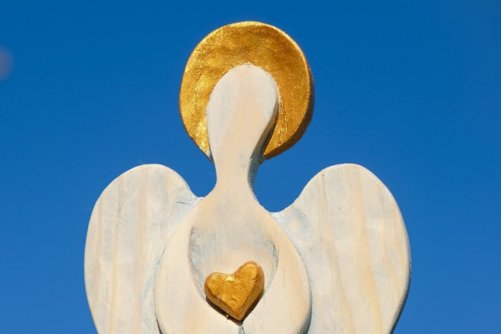 6 orações para pedir proteção ao anjo da guarda | Jovem Pan