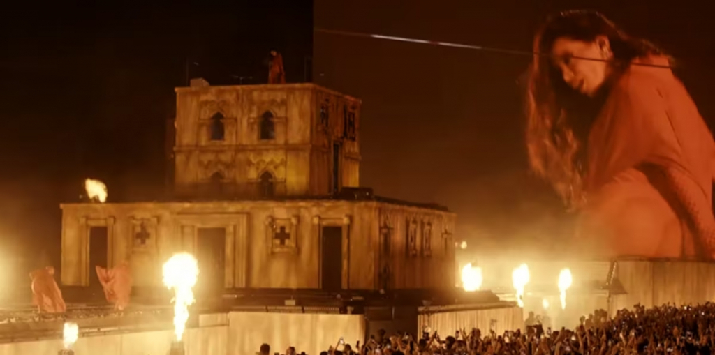 Anitta aparece de surpresa em show de The Weeknd e leva funk a palco em ...