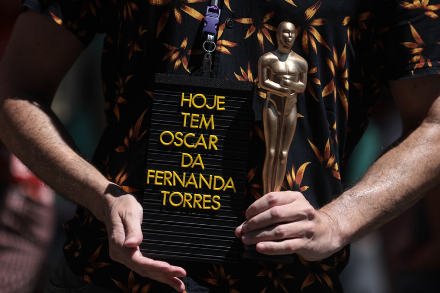 Fantasias de Fernanda Torres e da estatueta do Oscar viram hit de ...