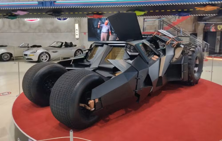 Neymar adquire réplica do Batmóvel avaliada em R$ 8,3 milhões | Jovem Pan