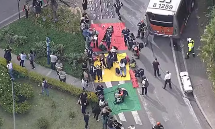 Engavetamento com 16 veículos deixa ao menos 12 feridos na Raposo Tavares | Jovem Pan